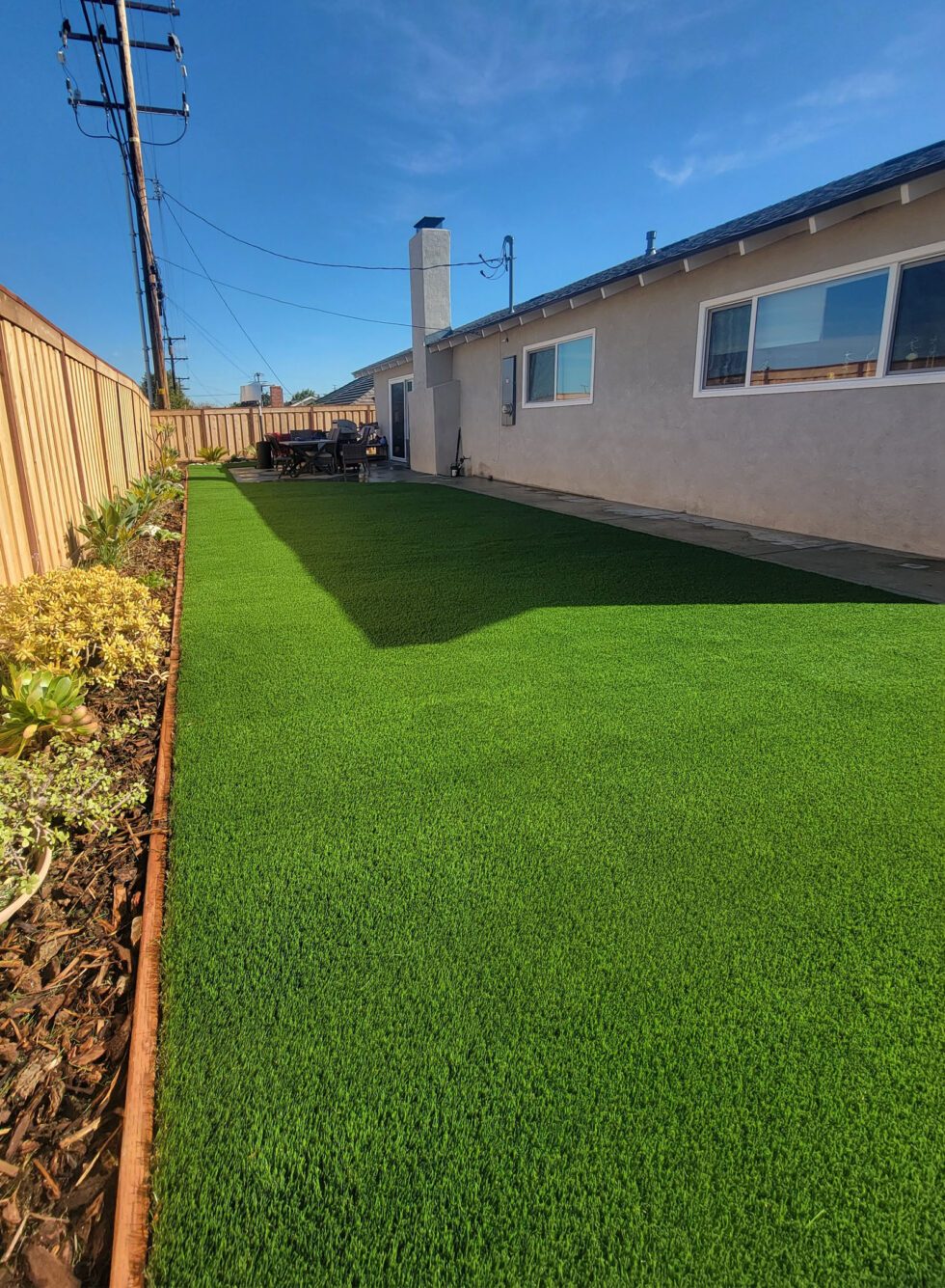Advantages of Choosing High-Quality Artificial Grass Over Low-Quality ...